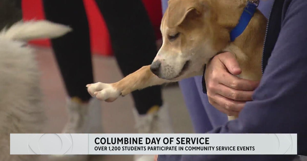 Columbine students honor shooting victims with day of service - CBS ...