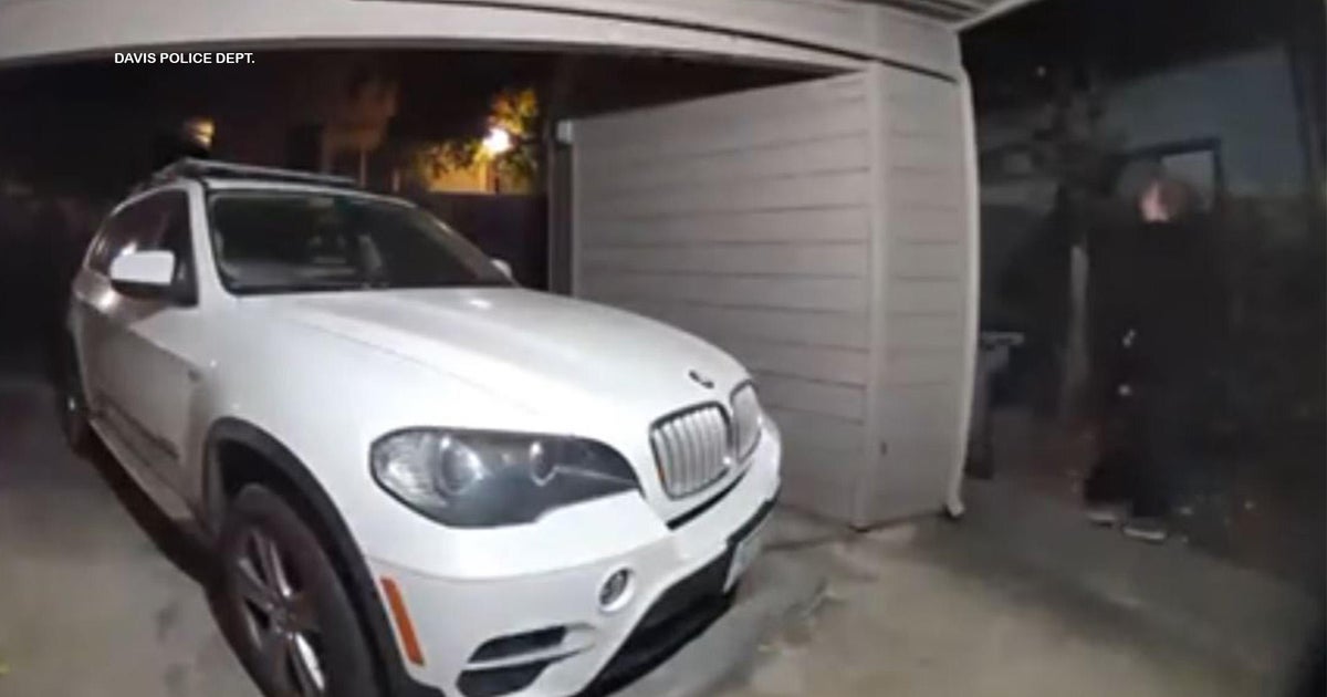 Police searching for suspected prowler in downtown Davis - CBS Sacramento