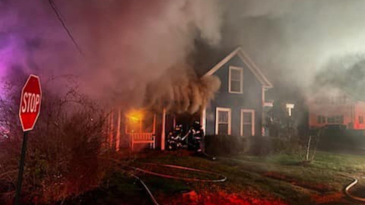 Man killed in house fire on Railroad Avenue in Rowley - CBS Boston