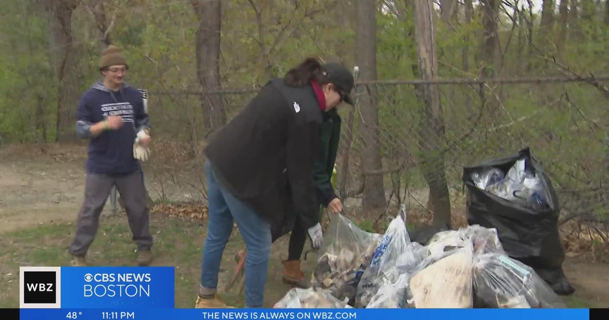 Volunteers participate in Charles River cleanup for Earth Day - CBS Boston