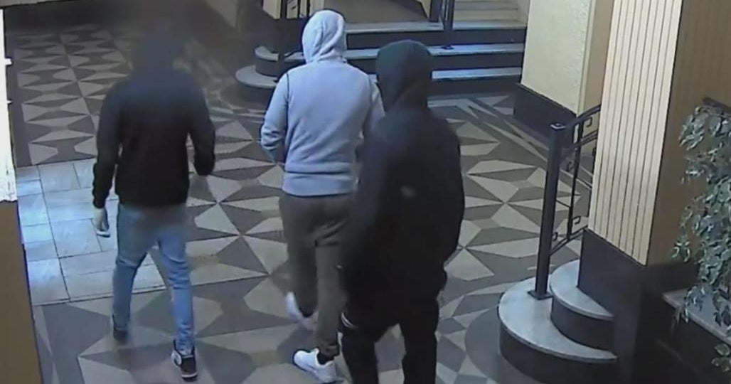 Bronx home invasion suspects threatened to shoot 5-year-old boy - CBS ...