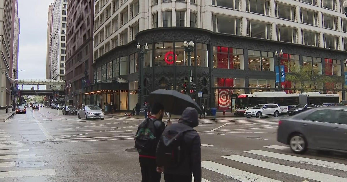 Target employee stabbed in Chicago Loop store; suspect charged - CBS ...