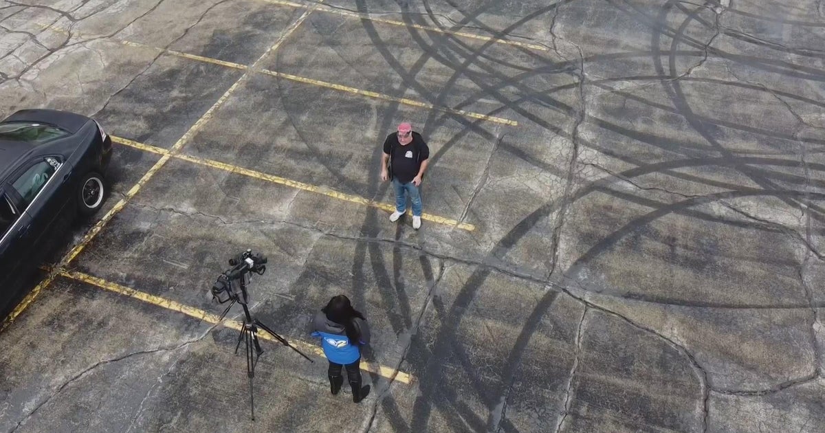 Illegal street takeover causes chaos in Hometown - CBS Chicago