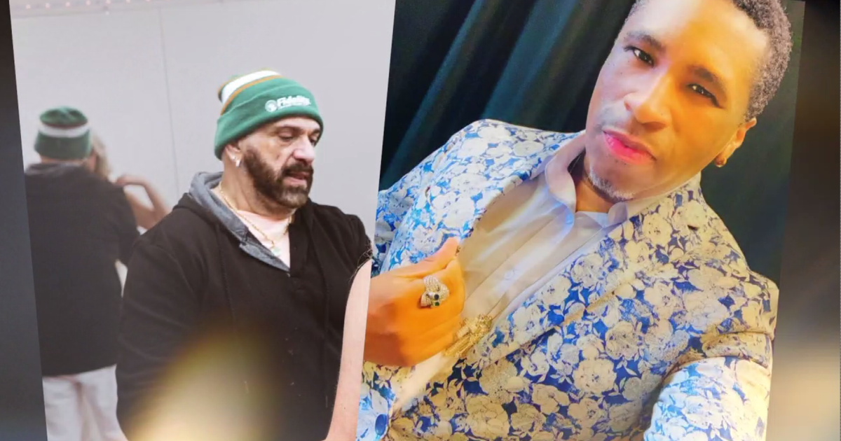 Designer says fashion show producer scammed him - CBS Chicago