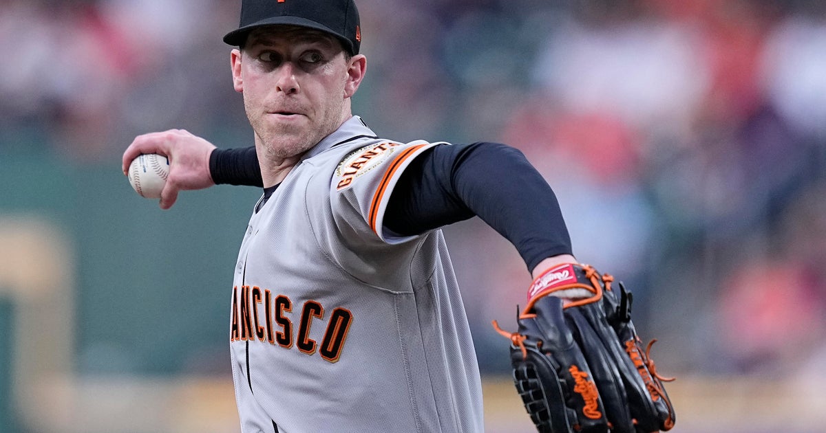 DeSclafani throws 8 scoreless as Giants shut out Astros 2-0 - CBS ...