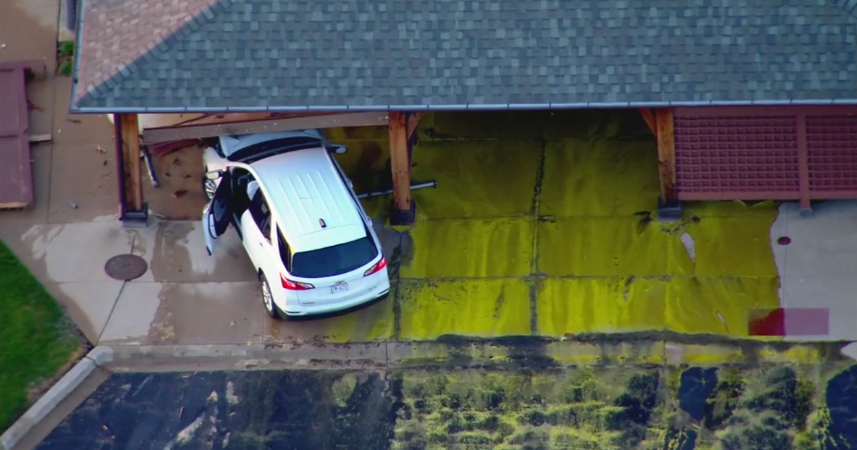 Chlorine leak follows crash in Naperville - CBS Chicago