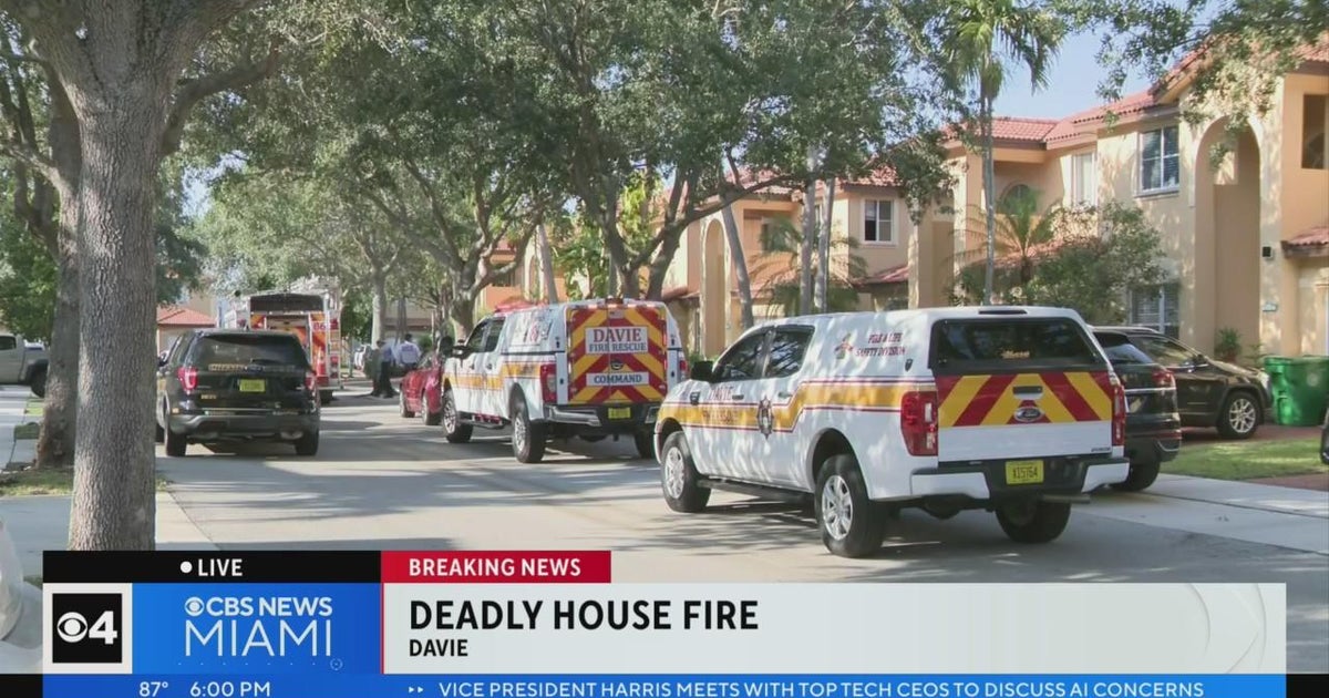 Deadly house fire in Davie - CBS Miami