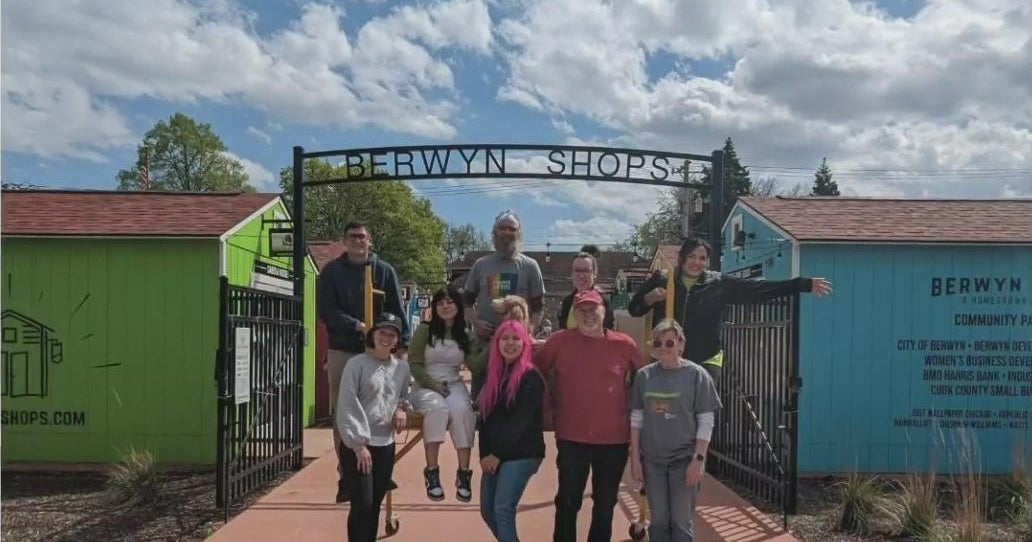 Berwyn Shops reopens for second year of program - CBS Chicago