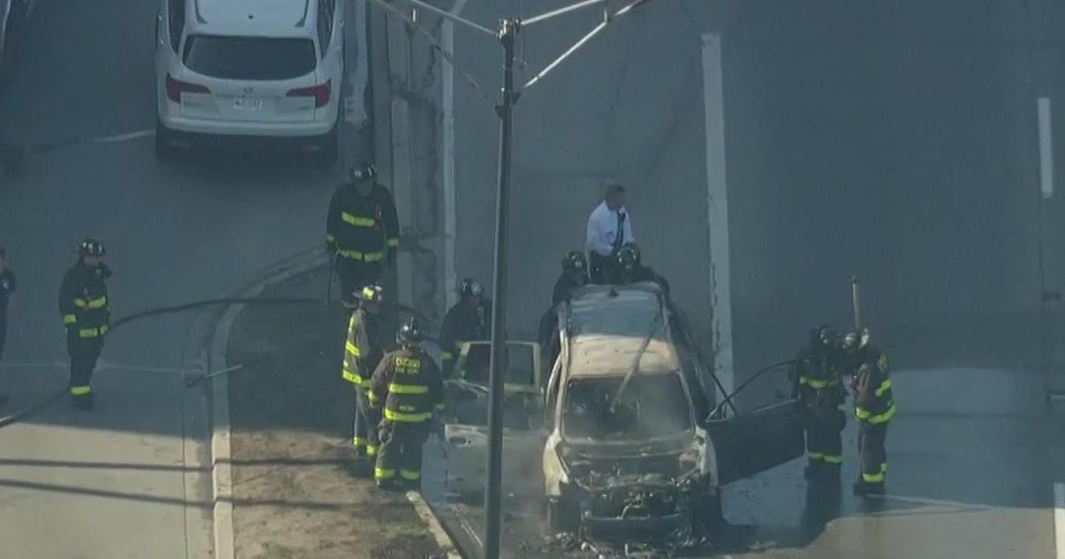 Car catches fire on DuSable Lake Shore Drive near Belmont Harbor - CBS ...