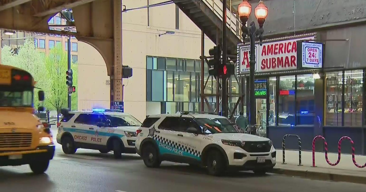Man Charged In Armed Robbery Inside Loop Convenience Store Cbs Chicago