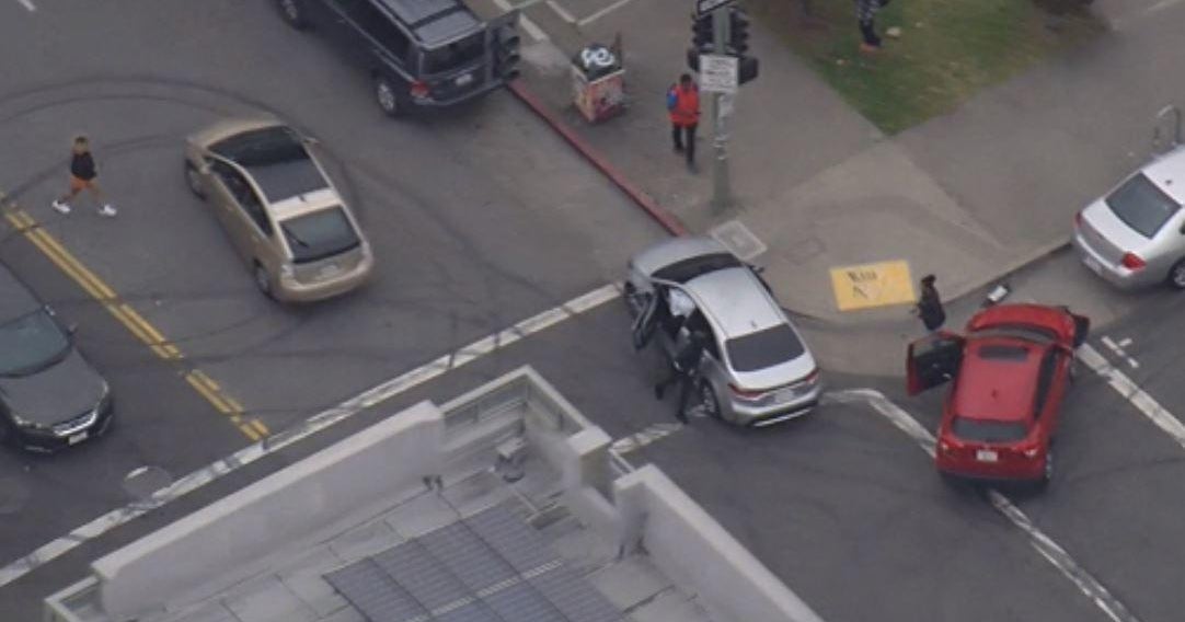 Update: Police seek suspects following high-speed chase, crash in ...
