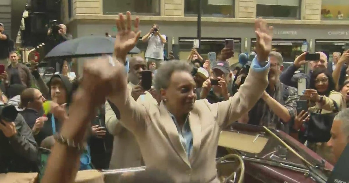 Lightfoot spends last day touting accomplishments - CBS Chicago
