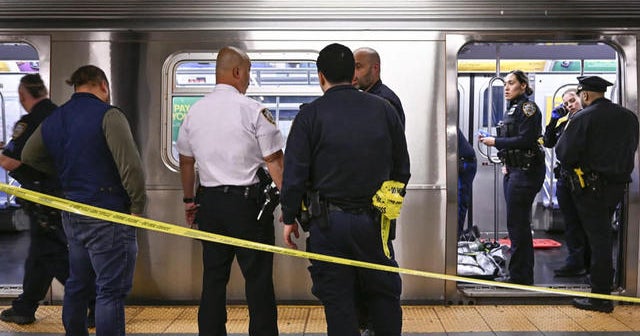 Daniel Penny surrenders to police to face manslaughter charge in subway ...
