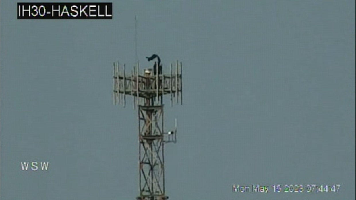 Man safe after climbing cell phone tower near Downtown Dallas - CBS Texas