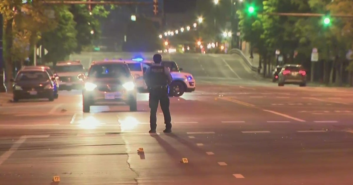 Irving Park shootout leaves 17-year-old with graze wound - CBS Chicago