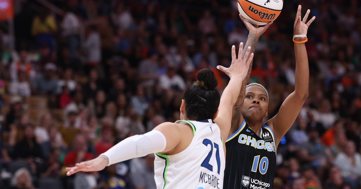 Copper scores 20, Sky use big 2nd quarter to beat Lynx - CBS Chicago