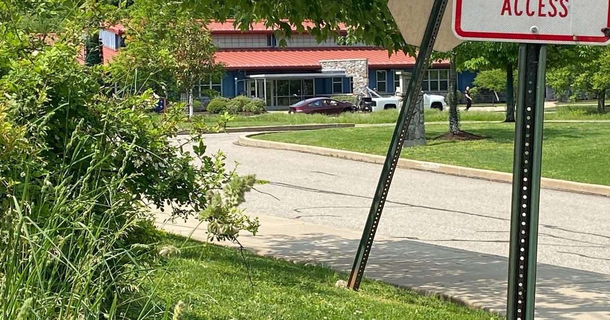 Car crashes into building in Pittsburgh's Garfield neighborhood - CBS ...