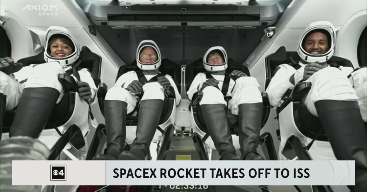 SpaceX Falcon 9 delivering four astronauts to International Space ...
