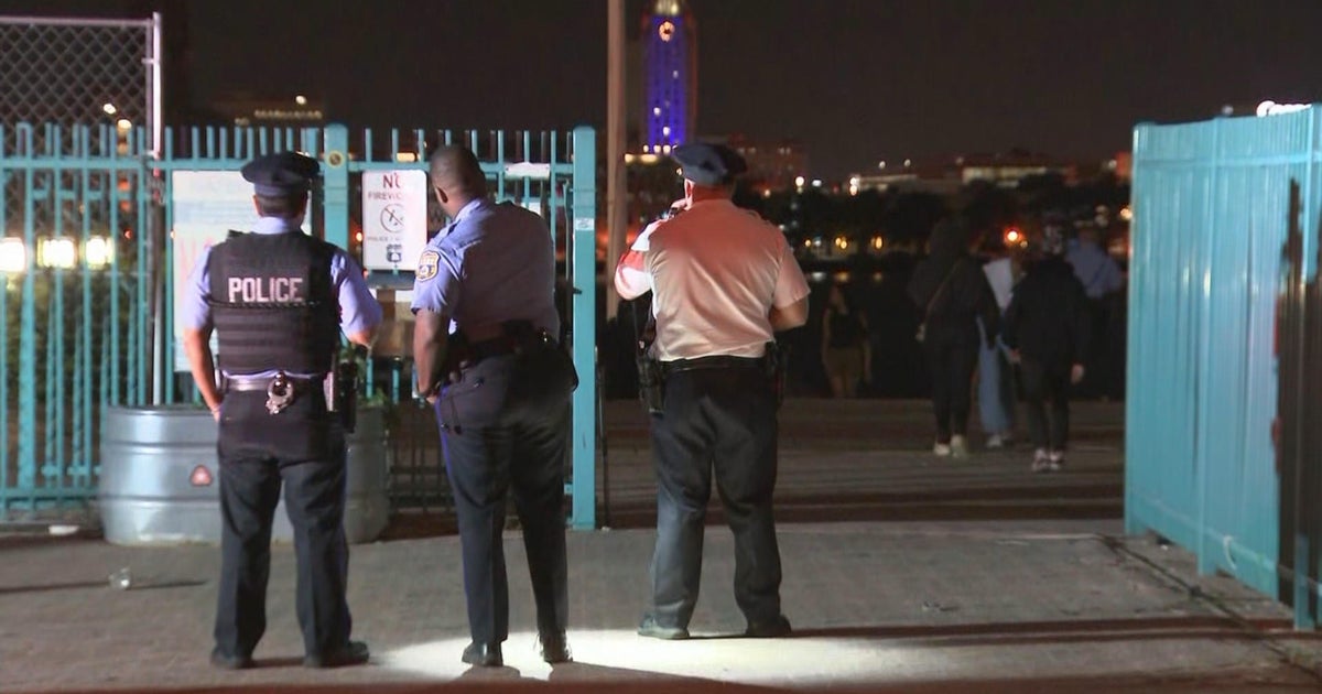 Philadelphia police respond to unruly crowd of minors in Penn's Landing ...