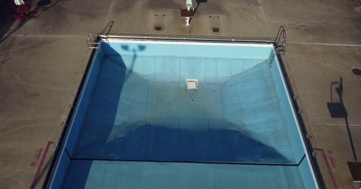 Could lifeguard shortage delay opening of Chicago pools again? - CBS ...