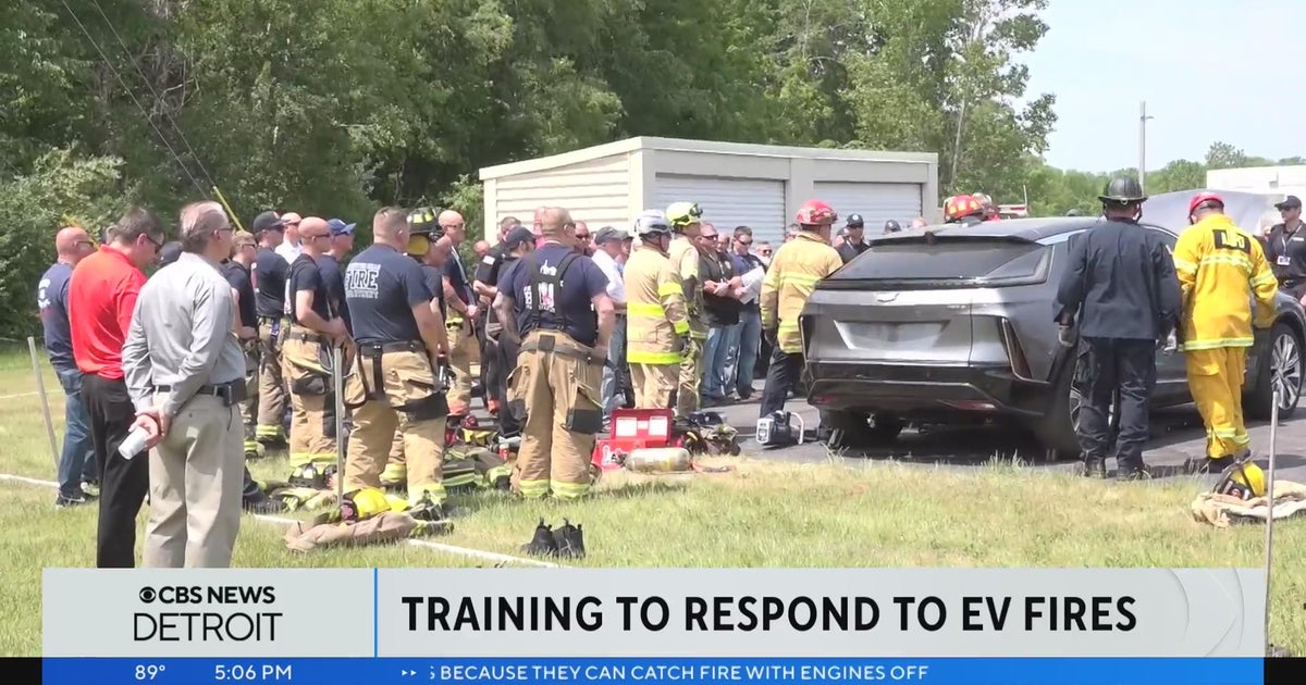 GM offers training to first responders on EVs - CBS Detroit