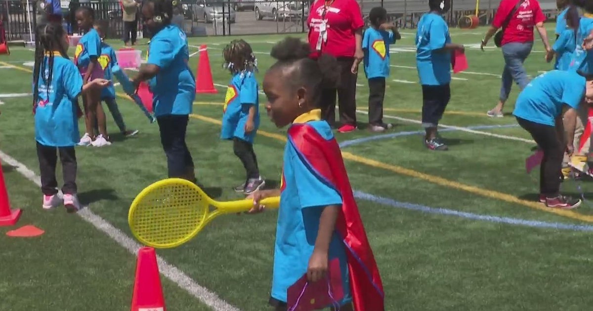 Kids helping kids Special Olympics Young Athletes Program - CBS Chicago