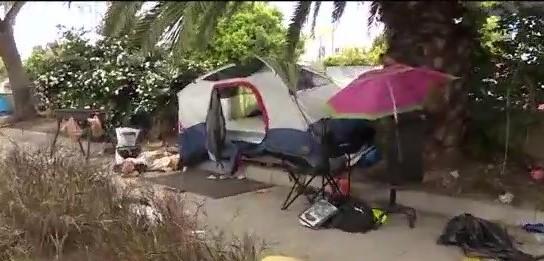 City leaders target Venice Blvd. homeless encampment cleanup - CBS Los ...