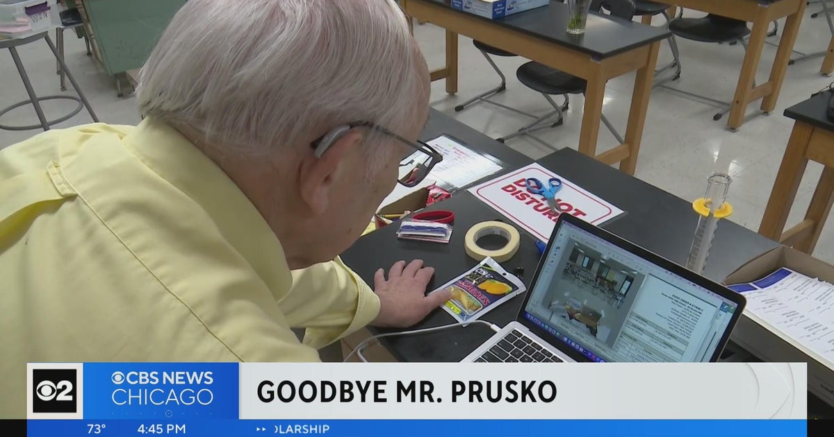 Elk Grove Village science teacher retiring after 55 years - CBS Chicago