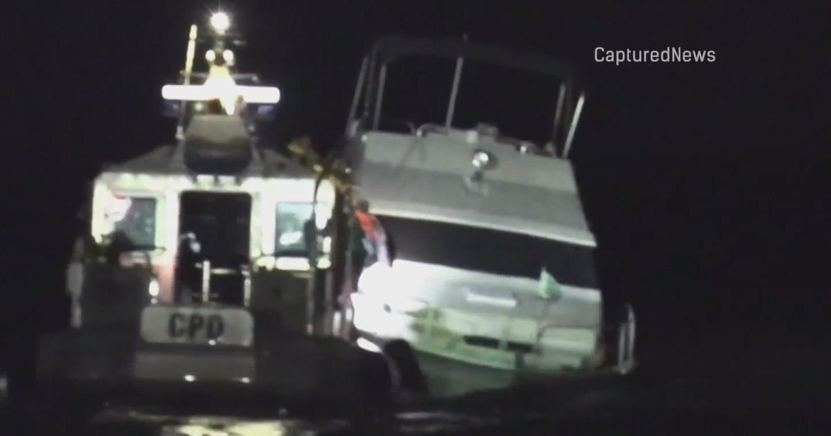 Boat stranded in Lake Michigan towed U.S. Coast Guard - CBS Chicago