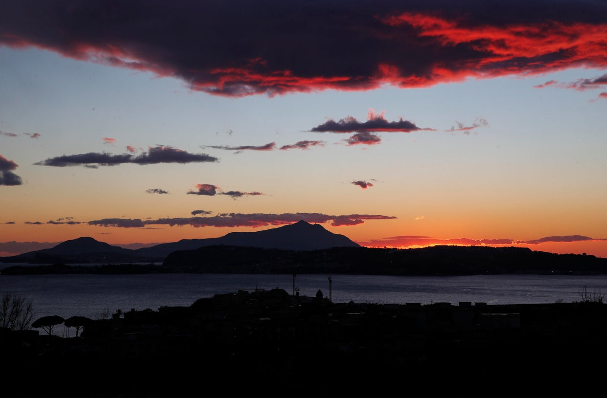 A "supervolcano" in Italy last erupted in 1538. Experts warn it's ...