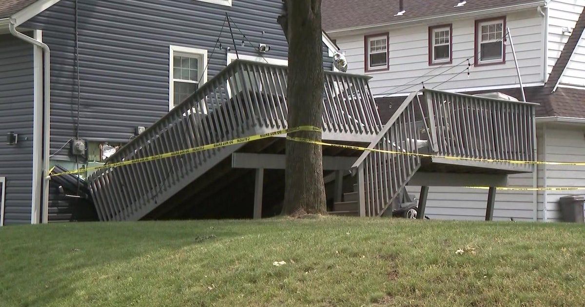 5 injured when backyard deck partially collapses in Teaneck - CBS New York