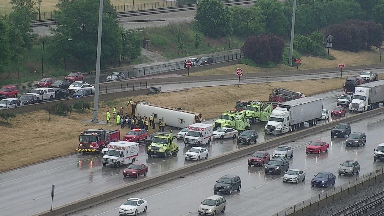 School bus flips over on side on Dan Ryan Expressway - CBS Chicago
