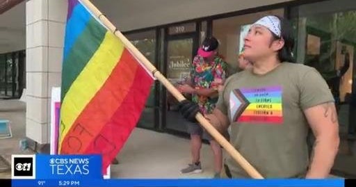 Recognizing LGBTQ+ veterans during pride month - CBS Texas