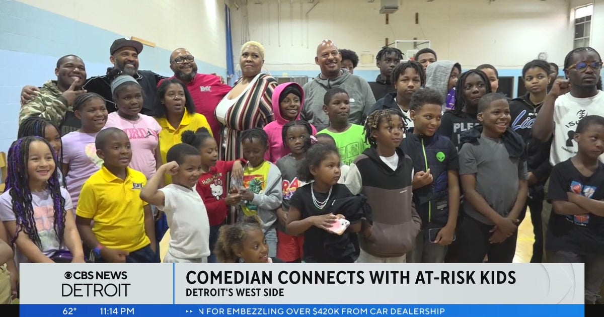 Mike Epps visits Detroit, shares encouraging words to kids: "Don't ever ...
