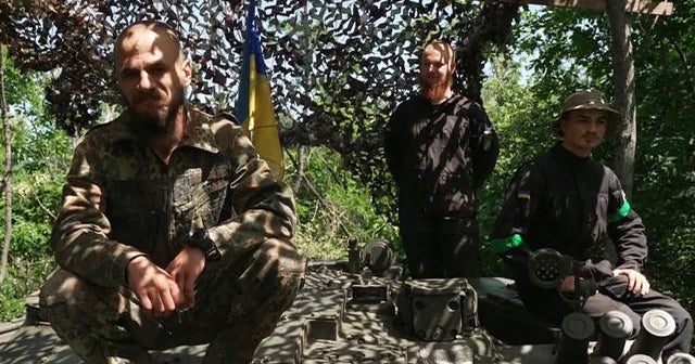 Ukrainian soldiers describe storming Russian trenches around Bakhmut ...