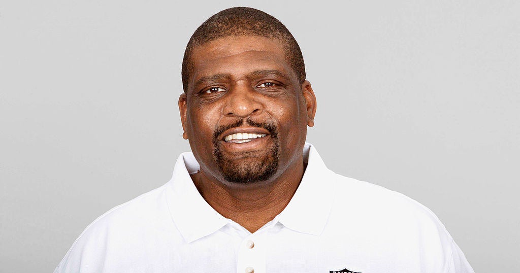 City of Pittsburgh honors Sam Clancy with holiday, street sign - CBS ...