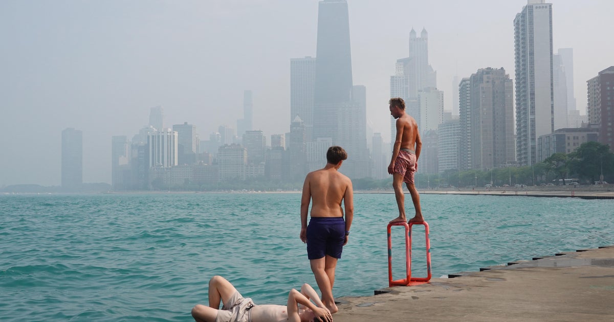 Wildfire smoke may hover in Northern Illinois through Tuesday - CBS Chicago
