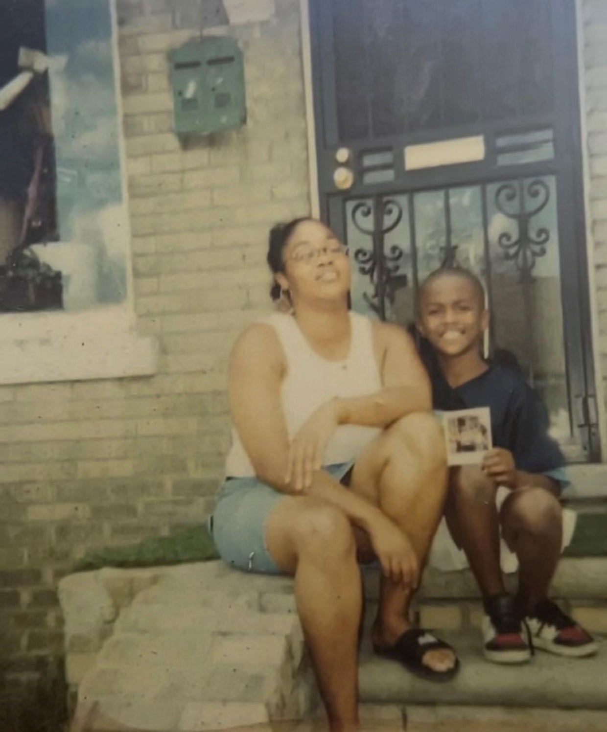 Detroit rapper and influencer revitalizes childhood home with "Buy the ...