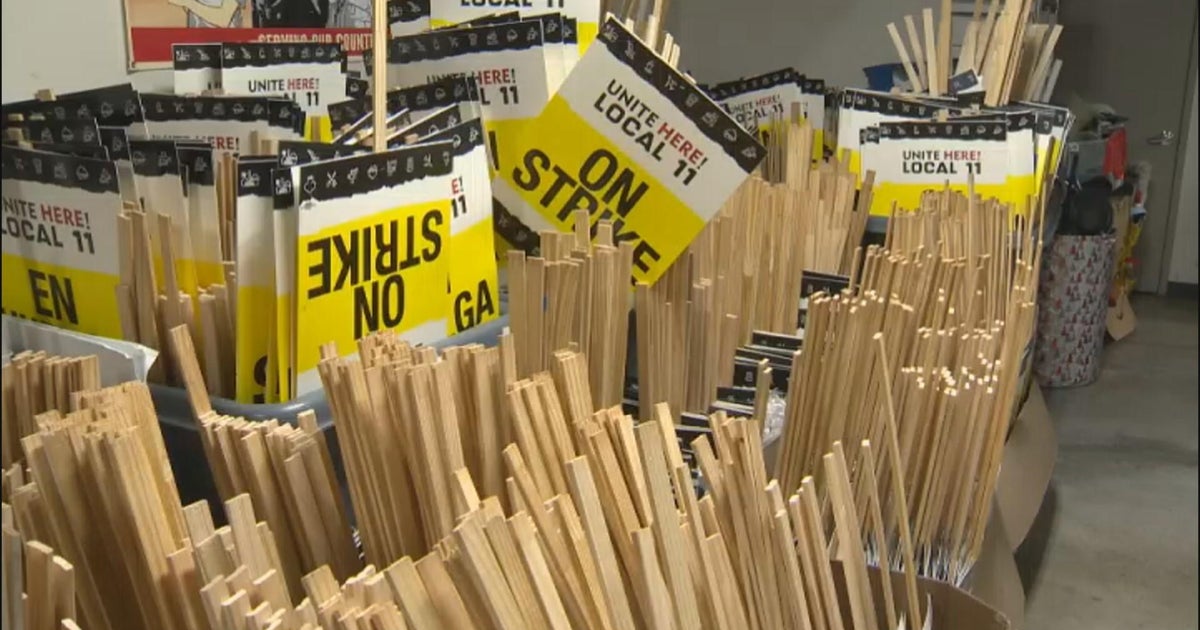 Hotel workers strike looms as contract nears expiration - CBS Los Angeles