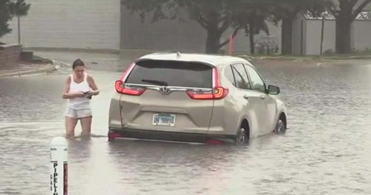 Flash floods leave drivers stranded in Schiller Park - CBS Chicago