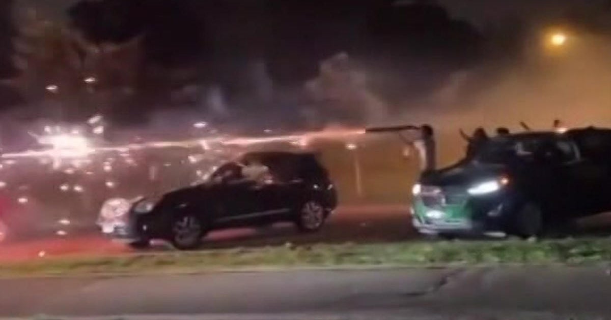 Watch video of people firing fireworks at Minneapolis Police - CBS ...