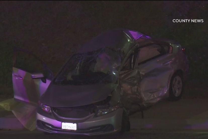 Lake Forest violent 2-car crash leaves 2 dead - CBS Los Angeles