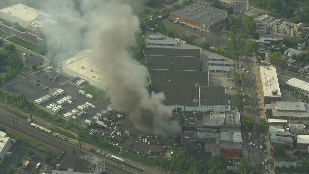Crews battle junkyard fire in West Philadelphia - CBS Philadelphia