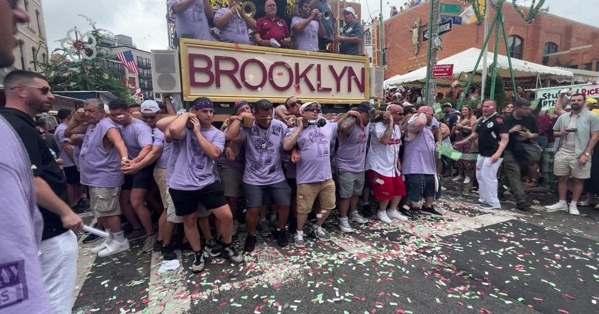 Dancing of the Giglio and Boat Parade returns to Williamsburg - CBS New ...