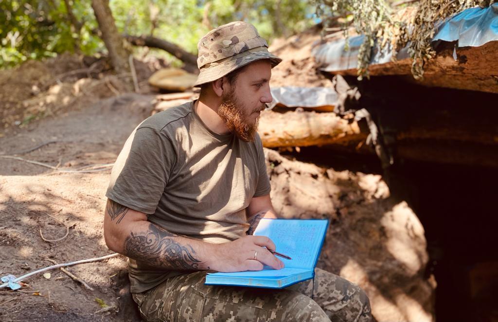 Ukrainian troops near Bakhmut use Howitzers from U.S. to pin Russians ...