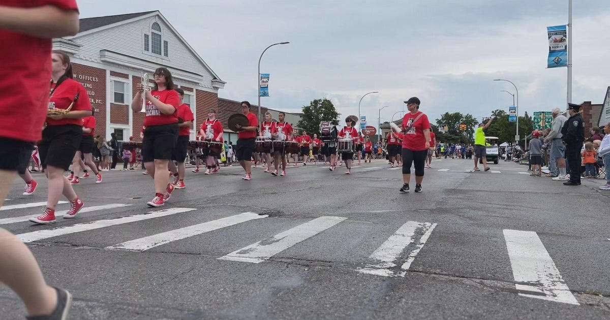 Annual parade kicks off boat week in Port Huron - CBS Detroit