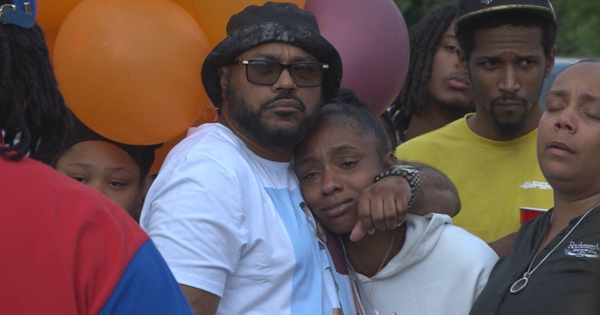 Loved ones hold vigil in honor of teen shot and killed while picking up ...