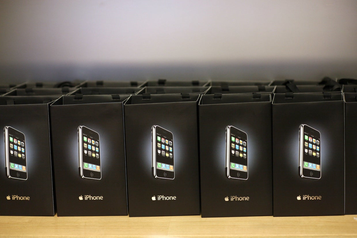 Apple iPhone from 2007 sells for more than $190,000 at auction - CBS News