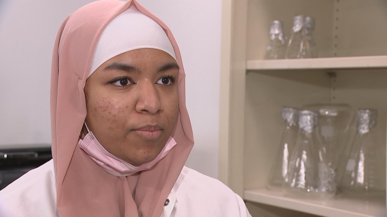 Philadelphia high school students get hands-on experience at Wistar Institute - CBS Philadelphia