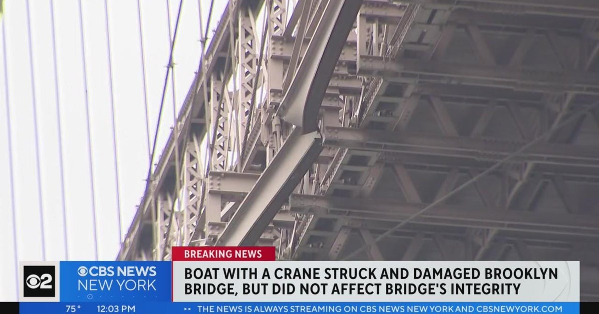 Barge hits side of Brooklyn Bridge - CBS New York